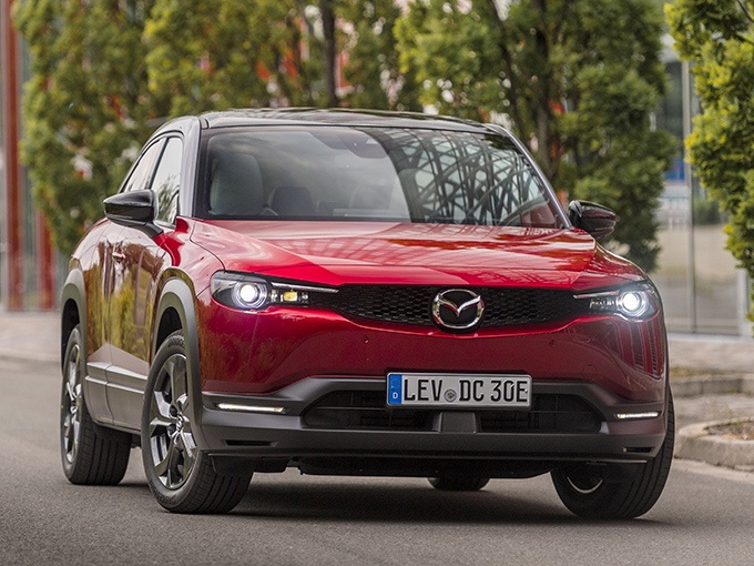 マツダ MX-30のロータリーエンジン搭載PHEVモデルとは？ EVやマイルドハイブリッドの中古車価格や流通量も解説！：特選車｜日刊カーセンサー